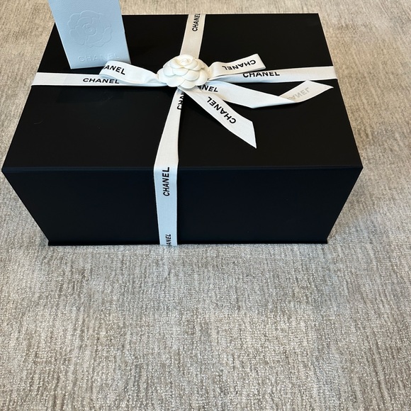 CHANEL | Accessories | Chanel Black Box With White Ribbon And Camellia ...